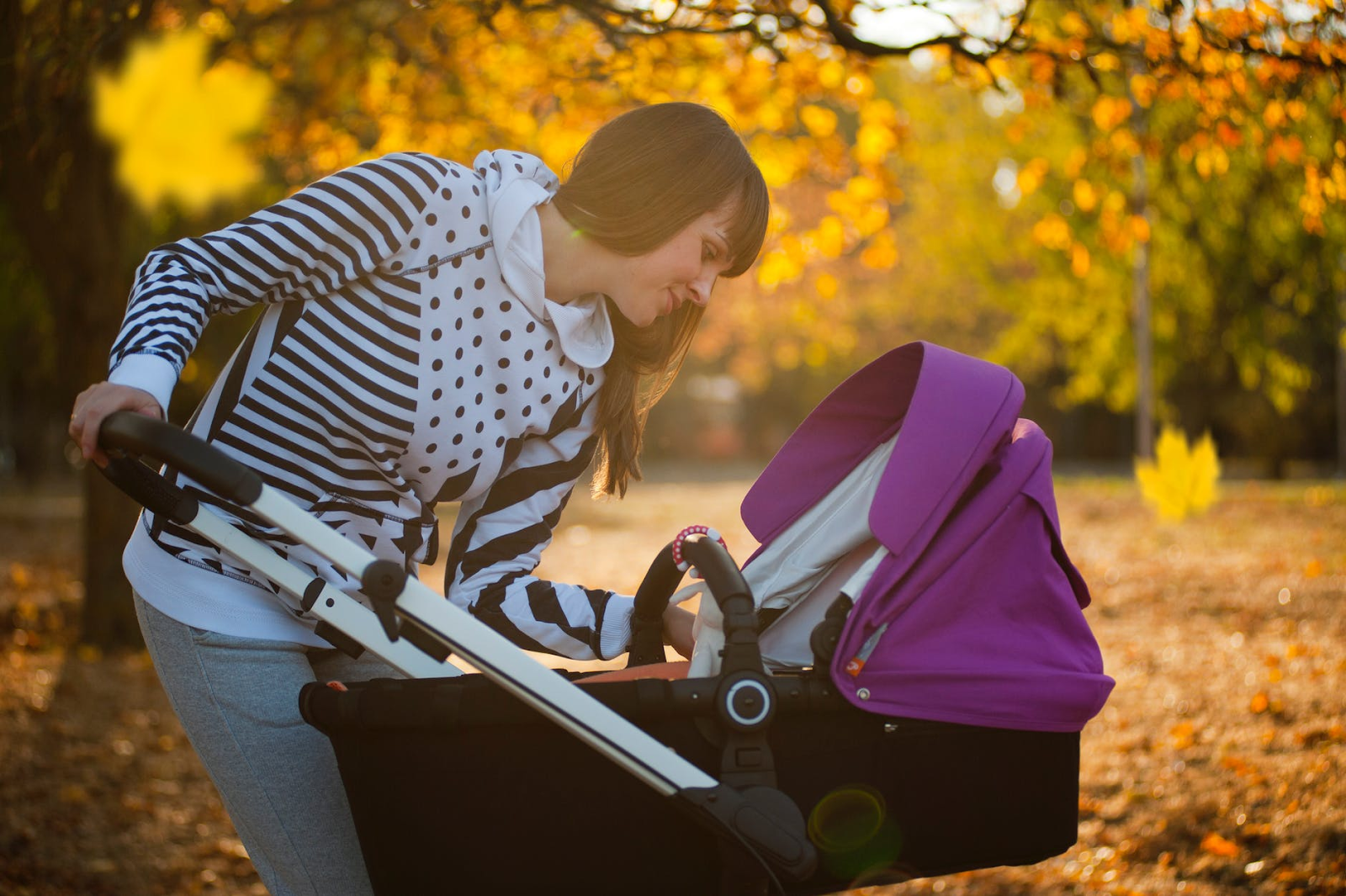 8 Benefits of Having Your Baby Face You in a Stroller - Amazing Viral News